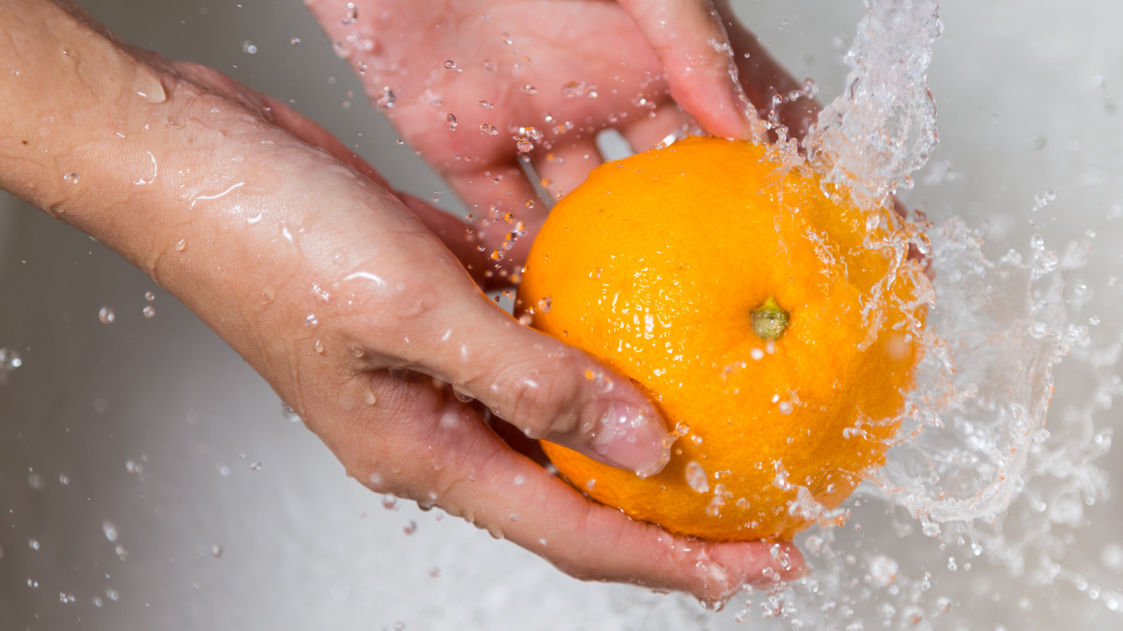 How to Clean Oranges - Cleaning Basic